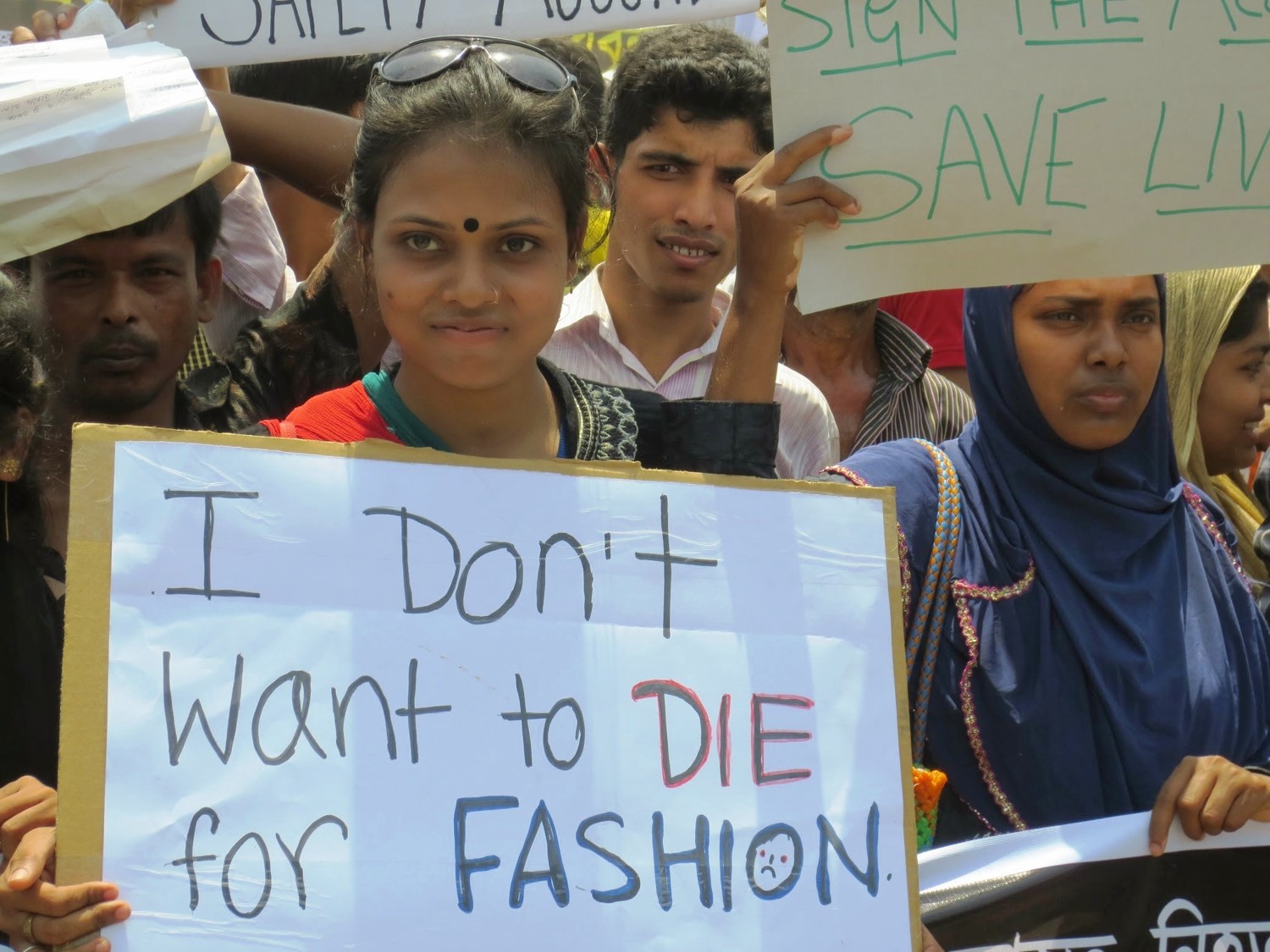 Nie wieder Rana Plaza?! 10 Jahre nach der Katastrophe - Christliche ... Nie wieder Rana Plaza?! 10 Jahre nach der Katastrophe - Christliche ...